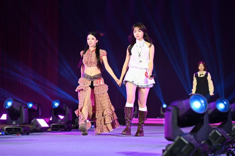 我院学生在“阳光青年”礼仪模特大赛中取得佳绩